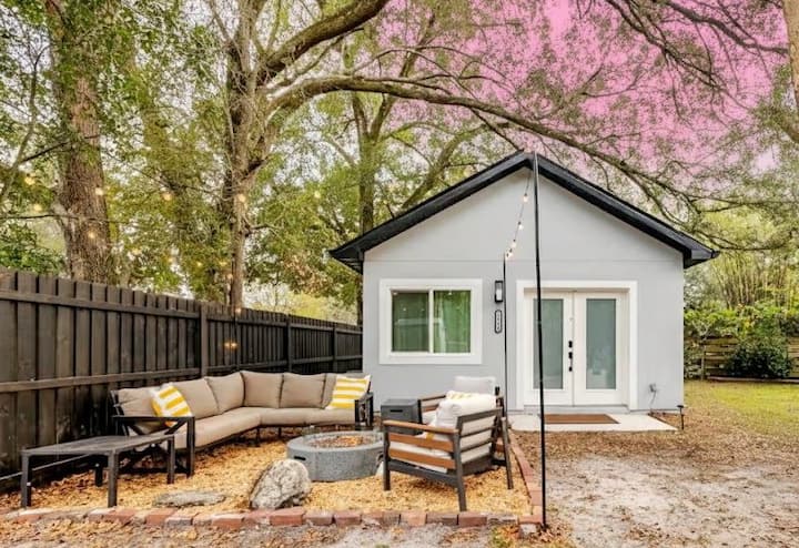 The Gojjo Tiny House Walkable Retreat - Winter Park, FL