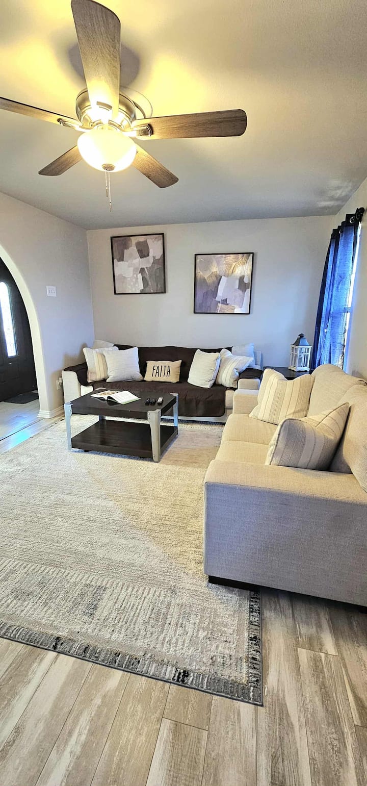 Charming Vintage Retreat Near Fort Hood! - Killeen, TX