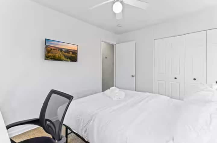 3rb Home / 30+night Stay | Perf For Corp Travelers - Dearborn, MI