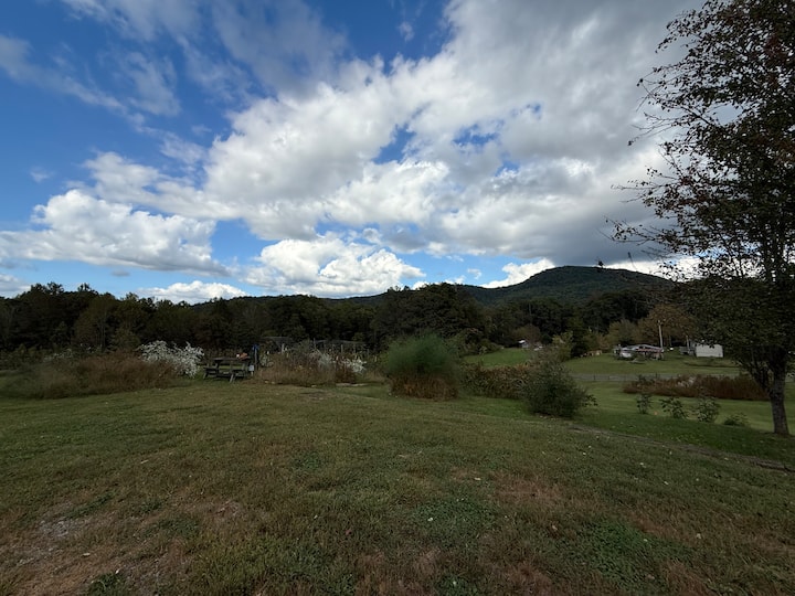 Smoky Mtn Retreat • Discount Pricing 12/07-12/14! - Townsend, TN