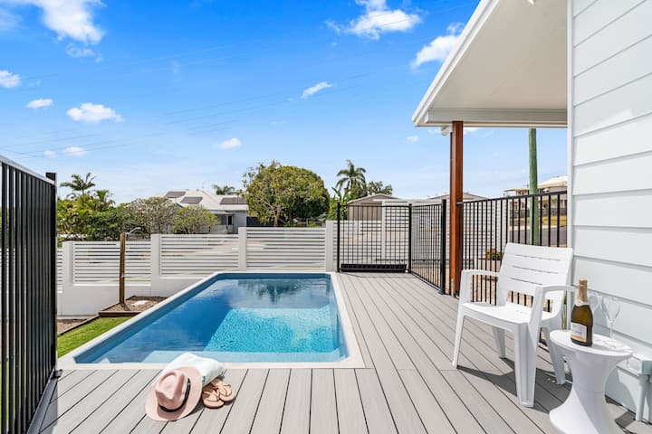 Short Break - Luxury Coastal Retreat | Pool | Bbq - Hervey Bay