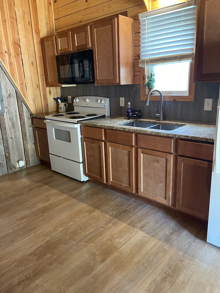 Rustic Cabin



Escape To Our Cozy Rustic Cabin - Green Pond, AL