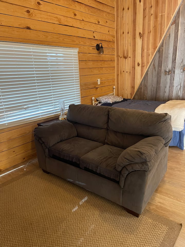 Rustic Tiny Home Cabin - Green Pond, AL