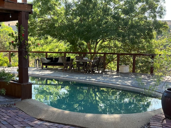 Hillside Escape With Private Pool & Epic Views - Adelaide