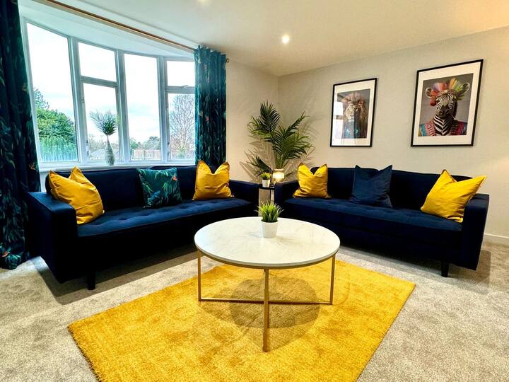 Stylish 3-bed Apartment | Sleeps 10 | Lift Access - Bournemouth
