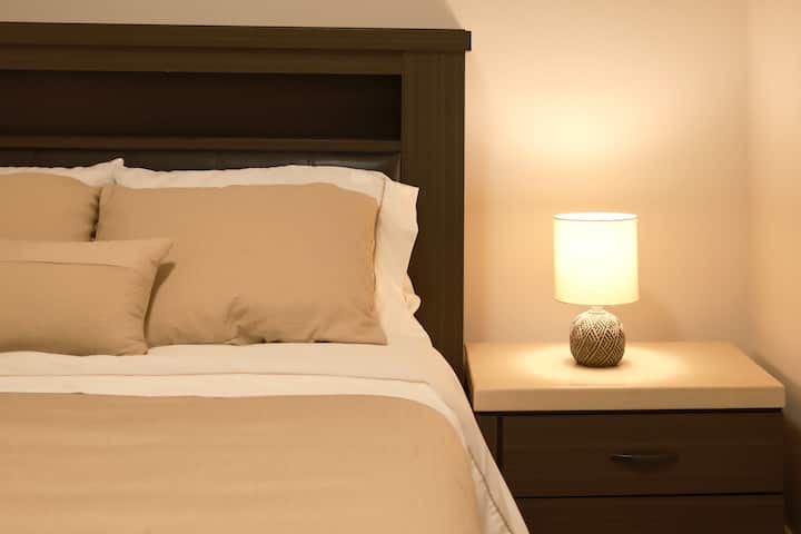 The Loonie & Rolly Hideaway - Langford