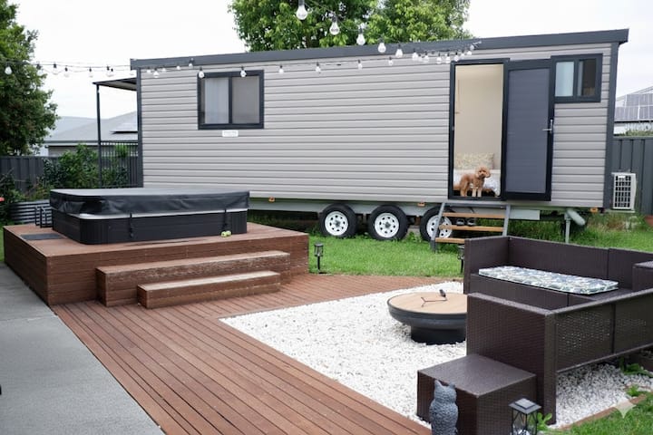 Luxury Couple Retreat| Spa& Fireside Tinyhome - Nowra