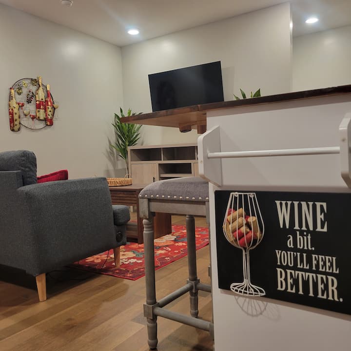 Modern Carriage House Escape – Rest, Work, Explore - Indianapolis, IN