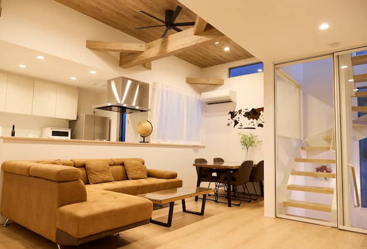 New！100㎡のモダン空間｜羽田15分｜ハイグレード設備｜東京を一望できる高台からの絶景をぜひ！ - Yokohama