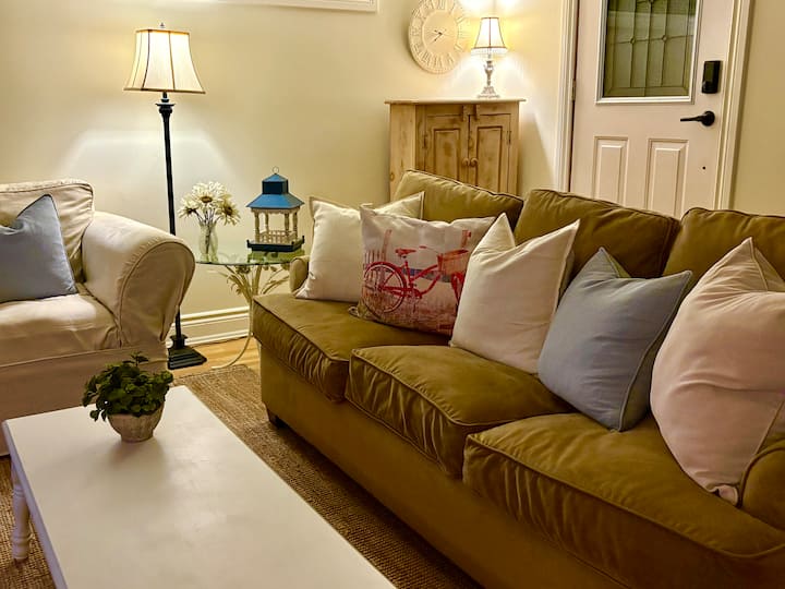 Charming Private Guest Suite Near Thermea Spa - Whitby