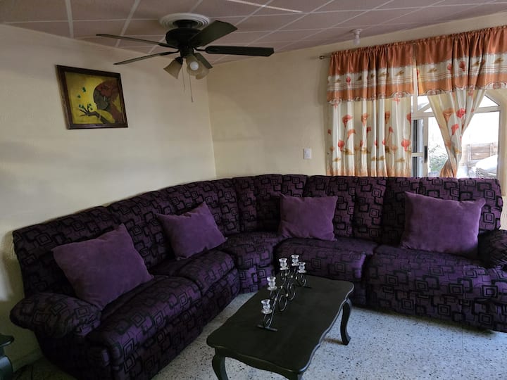 Amplia Casa C/3 Habitaciones/wifi/cocina Equipada - Saltillo