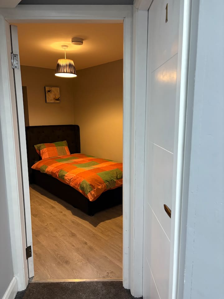 Single Room • Cork City - Cork, Ireland