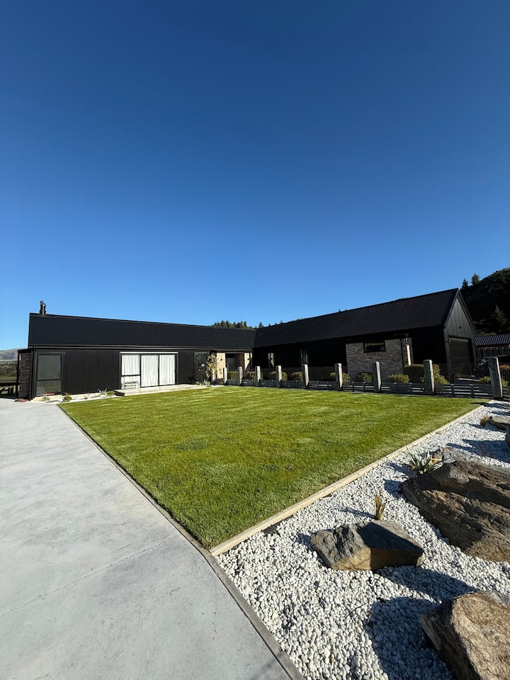 Family Friendly Home With Mountain Views & Hottub - Snow Farm NZ