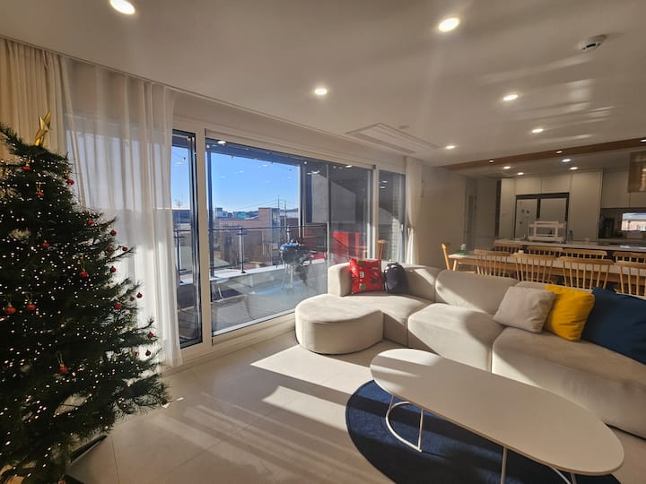 헤이리힐스125  패밀리룸 3개층68평  침실4/침대5 /욕실2
평일할인/Bbq 불멍
신축 - 일산동구