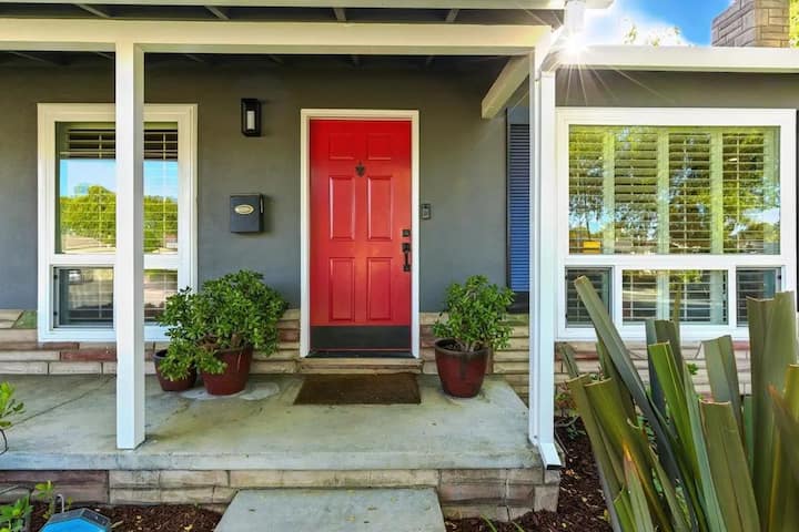 Single Family House With 3 Bedrooms / 1 Bathroom - San Jose, CA