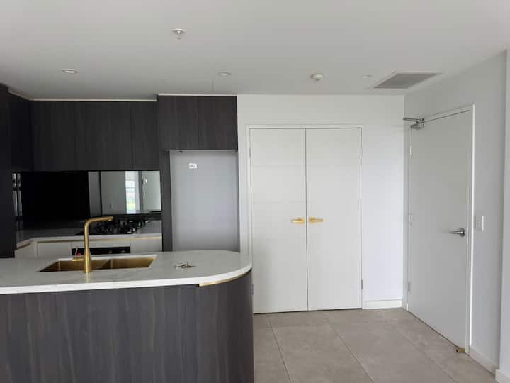 Modern 2br Apt | Steps To Harris Park & Parramatta - Parramatta