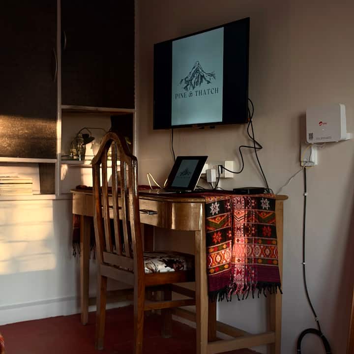 Pine & Thatch: Boutique Flat Near The Mall, Shimla - Shimla