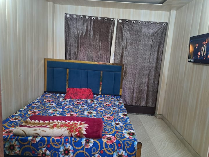 Pari Ac Restaurant & Hotel Standard Non Ac Room - Moradabad