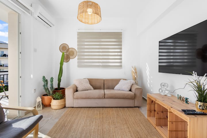 Alsancak Spot: 1 Bedroom Flat With An Amazing View - Girne