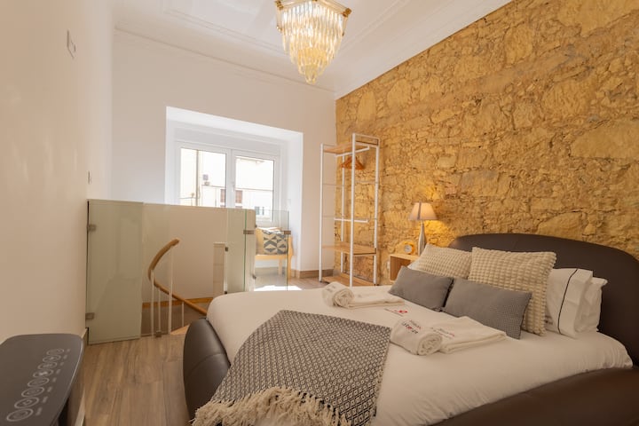 Quiet Graça 2br/2ba • Stone Walls • Patio • Tram 2 - Lissabon