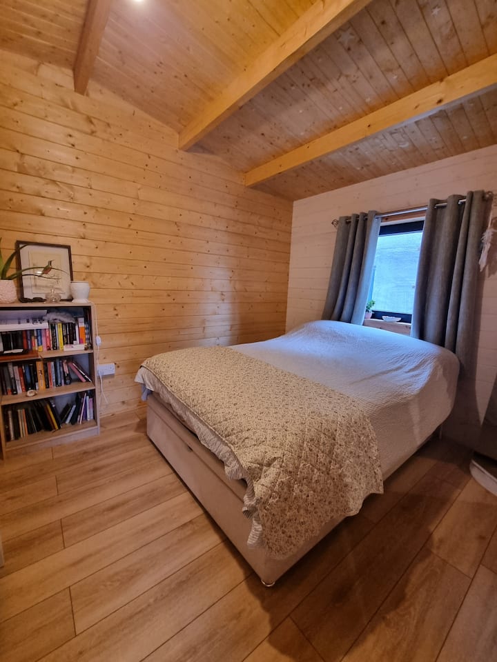 Quaint Log Cabin. - Mullingar