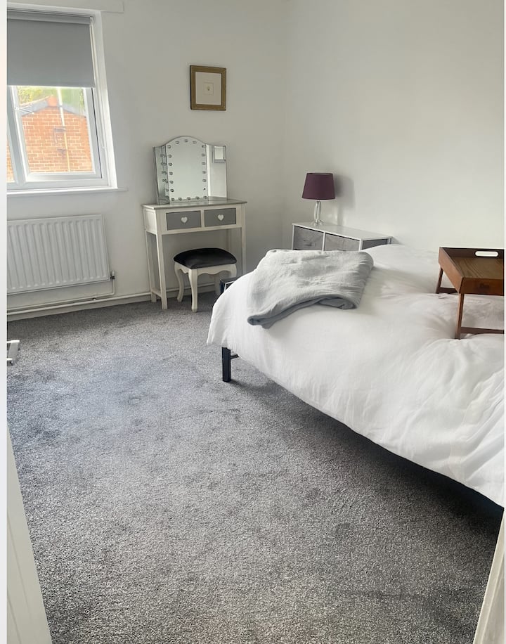 Warm & Welcoming Woolton Stay - Liverpool