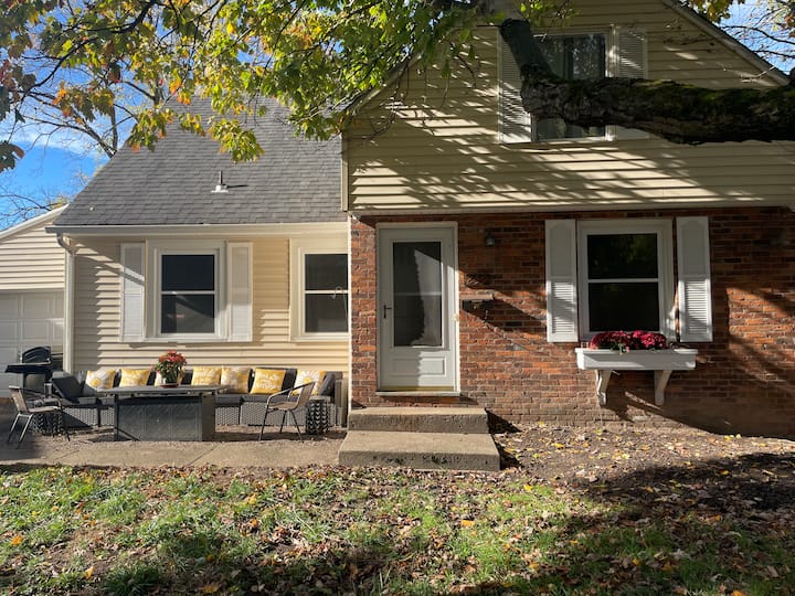 Cozy Creekside Retreat, Close To Everything! - Lancaster, NY