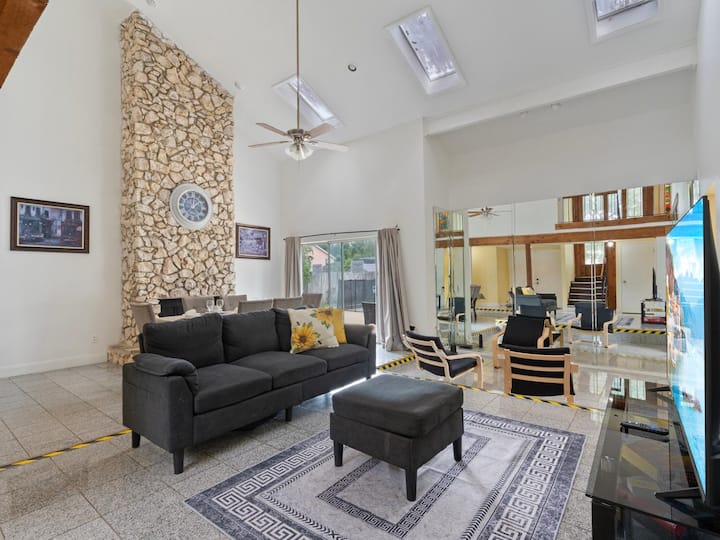 Rustic 80s Style House In The Heart Of Orlando - Ocoee, FL