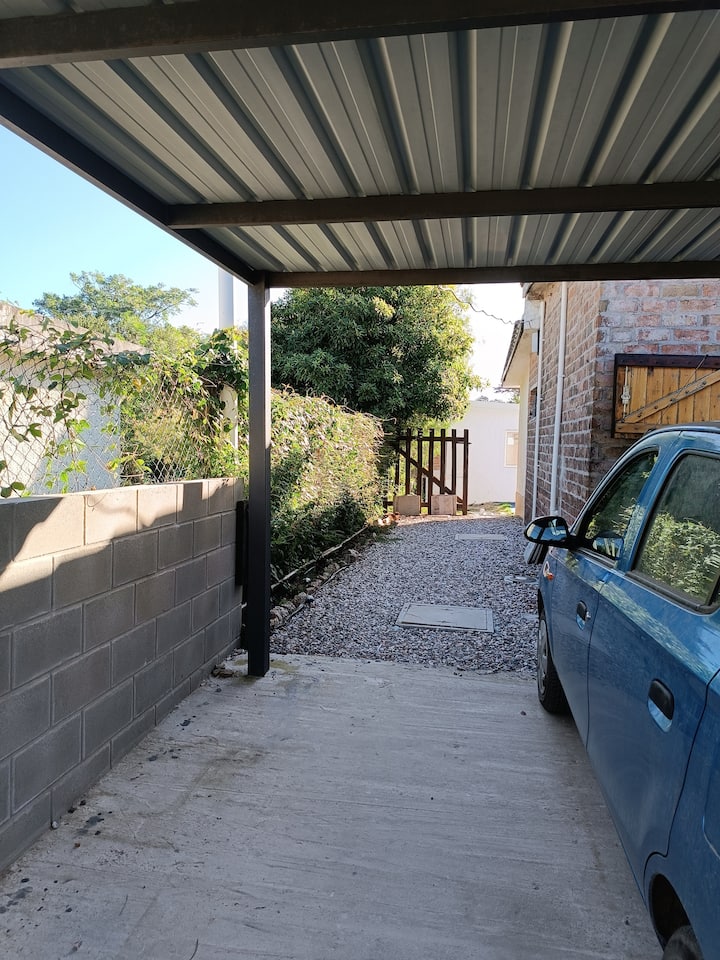 Casita Al Fondo A 4 Cuadras De La Playa - La Floresta