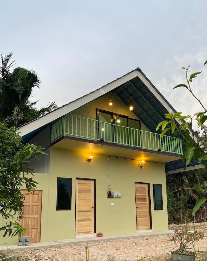 Aromanis Farmhouse - Cozy Loft With Balcony - Kangar