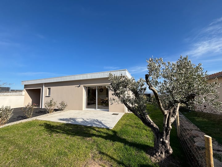 Maison Neuve Sur La Côte Roannaise - Francia