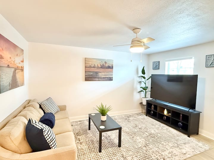 70” Tv *Kingbed*brand New Furniture & Appliances - 잭슨빌