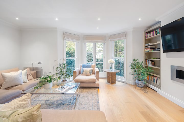 Elegant South Kensington Townhouse Near Museums - London, UK