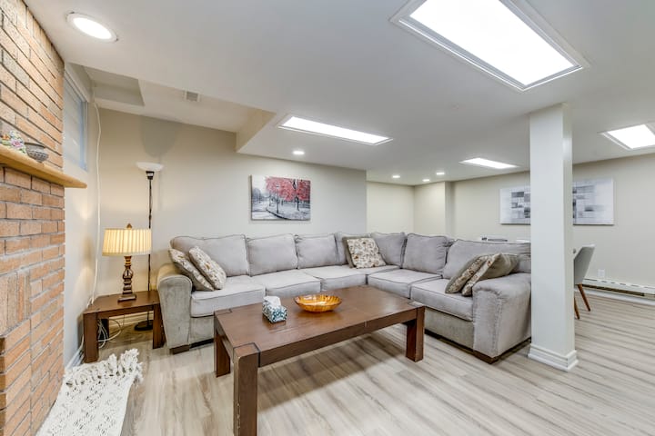 Spacious Entire Basement 2 Bed Unit In Erin Mills - Mississauga