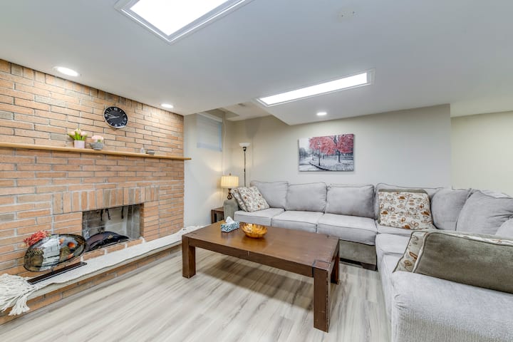 Spacious Entire Basement 2 Bed Unit In Erin Mills - Mississauga