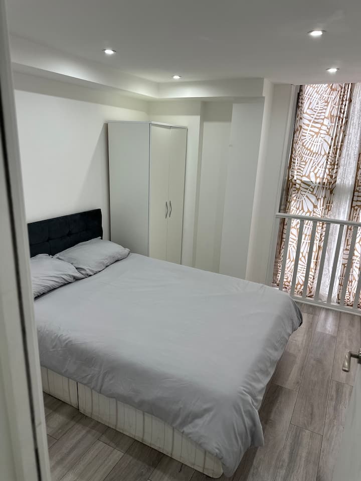 Flat 3 - Epsom High Street - Epsom