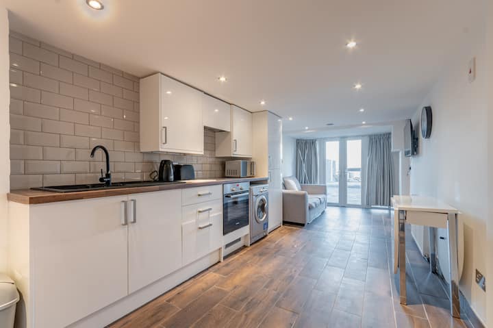 Cosy Studio In Basildon | Sleeps Up To 4 - Basildon