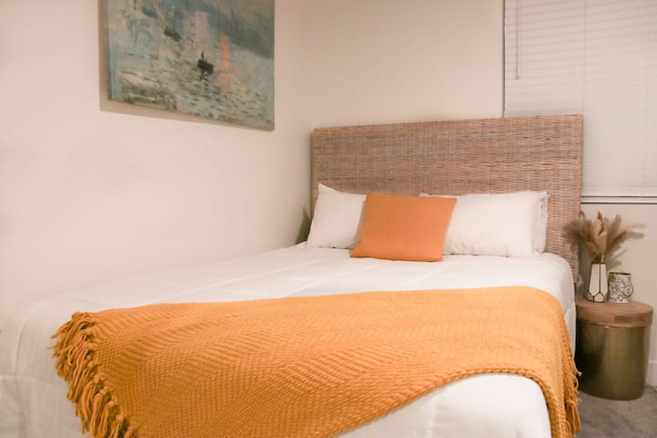 20% Off Beehouse Luxe Pool & 24/7 Gym Entire Unit - Layton, UT