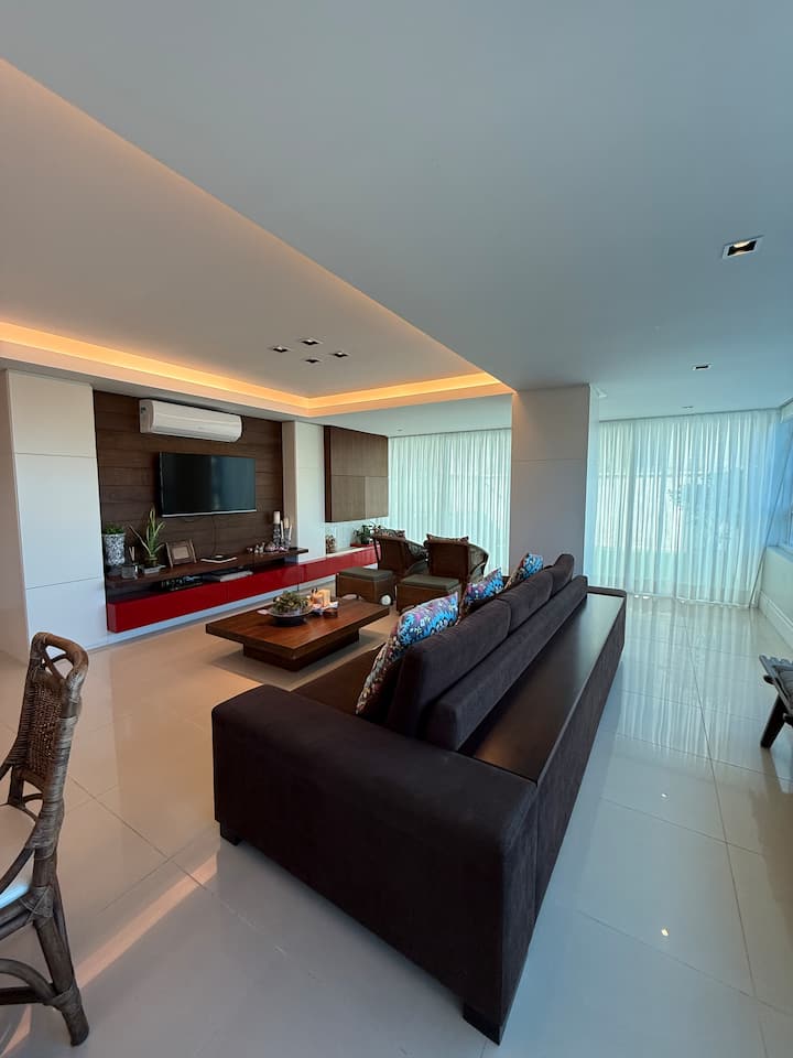 Apto. Aconchegante, 4 Suítes, 2 Quadras Da Praia. - Torres