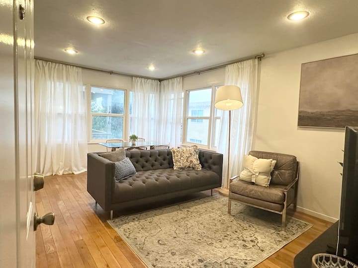 B1- Bright, Renovated 800 Sqft 2-bdrm In Berkeley - Berkeley, CA