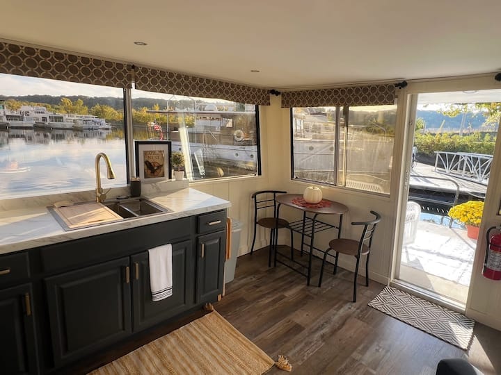 The Eagle's Nest - Savanna