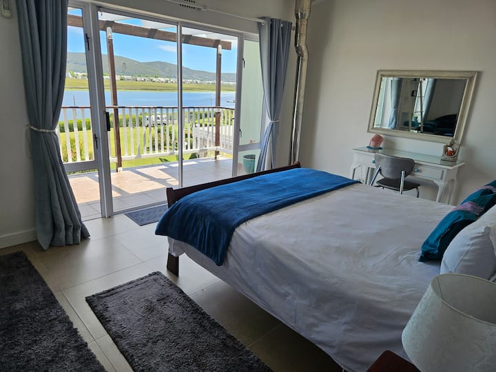 Holiday Home On The Lagoon - Knysna