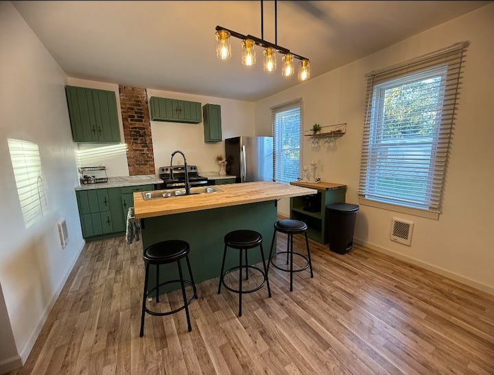 Cleveland Getaway - Cleveland, OH