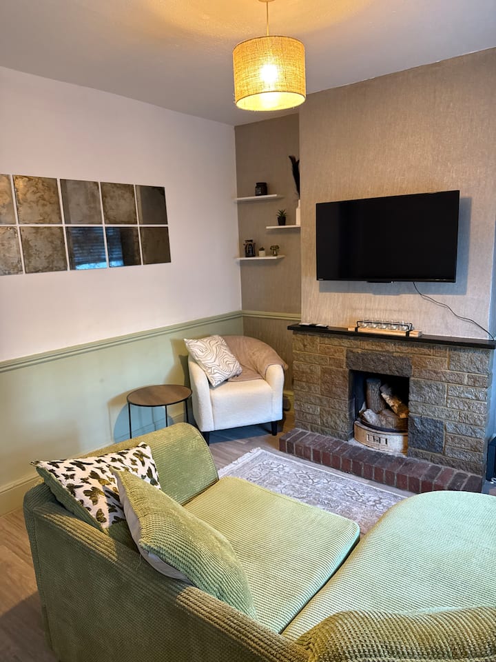 Cosy 2bed In Chatham, Cinema Room, Parking, Wi-fi - Chatham