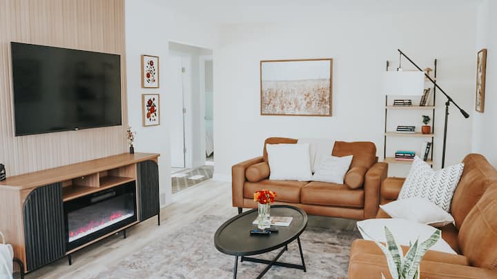 Modern 4br Retreat - Sauna, Arcade & Fire Pit - Minneapolis, MN