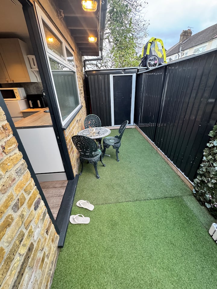 Tiny Haven - Barking