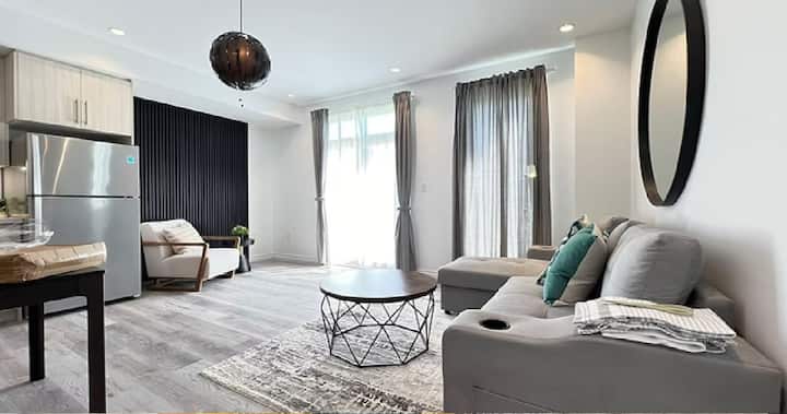 Bentley Commons Fallsview 4 Bedroom Townhouse Unit - Niagara Falls