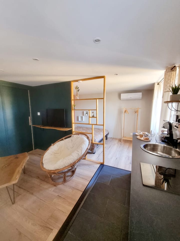 Chambre De Charme - Cocon Romantique à Deux - Brive-la-Gaillarde