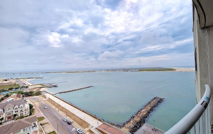 1 Bedroom | Oceanfront | Free Parking Indoor Pool - Showboat Atlantic City