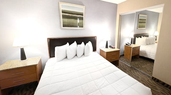 New 1 Bedroom | Free Parking | Ocean Front! - Atlantic City, NJ